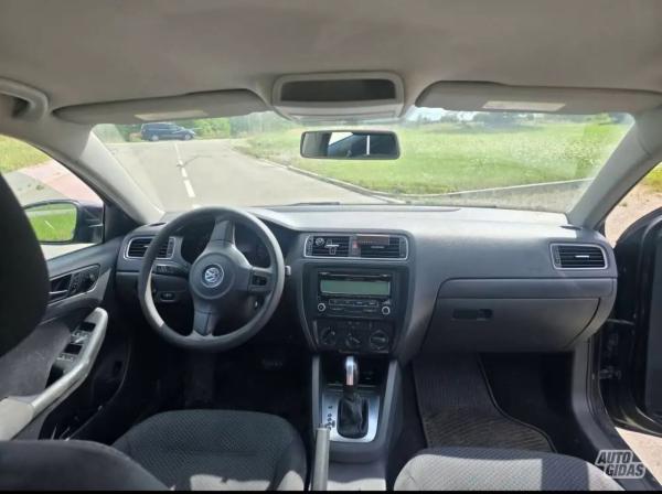 Volkswagen Jetta 2012 Šauļi, ar dzinēja tilpumu 2.00 L un nobraukumu 291 tūkst. km par 2750 €, foto 8 vietnē AUTOMOTO.COM.LV