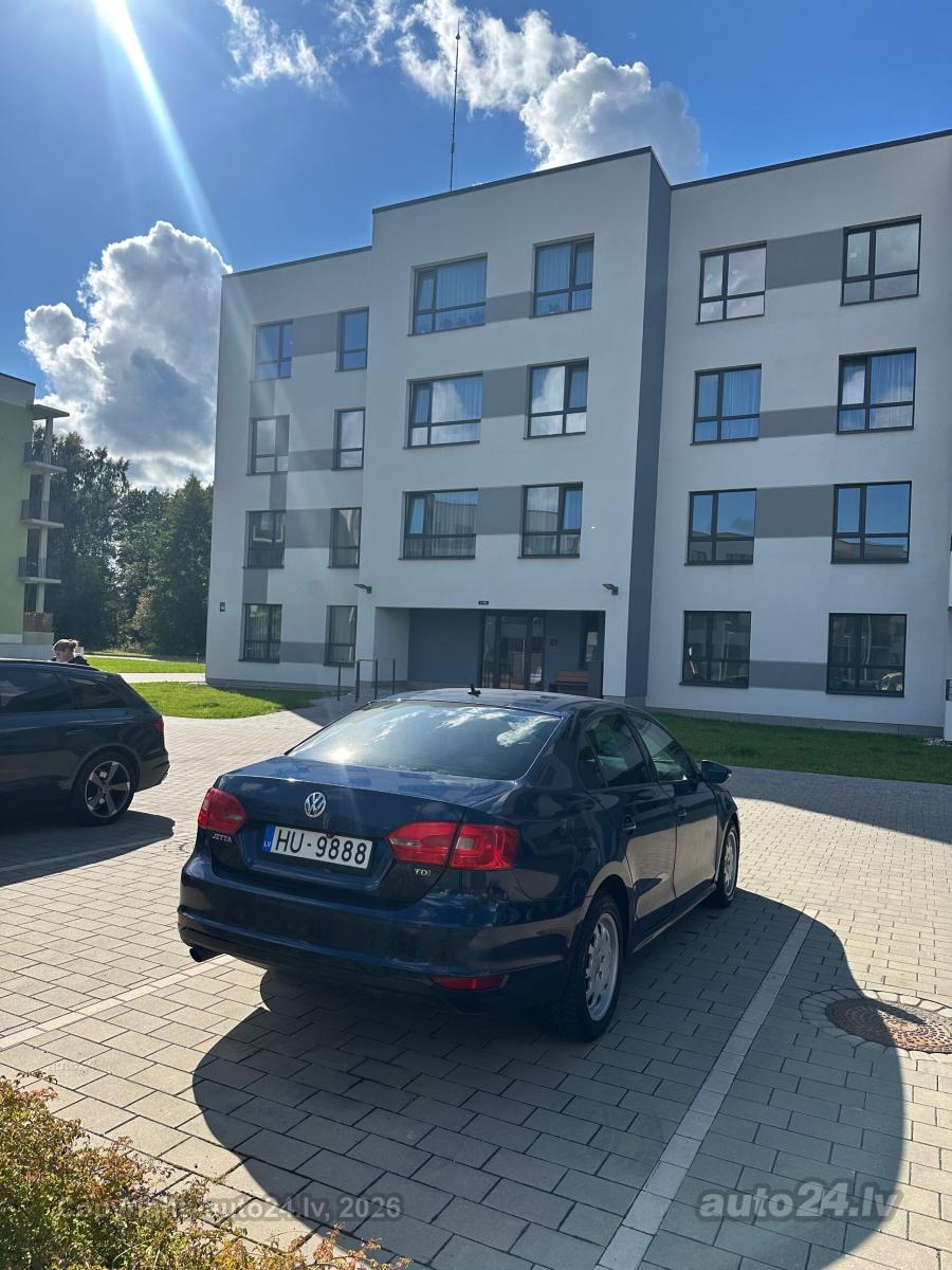 Volkswagen Jetta 2012 Rīga, ar dzinēja tilpumu 1.60 L un nobraukumu 400 tūkst. km par 4000 €, foto 7 vietnē AUTOMOTO.COM.LV