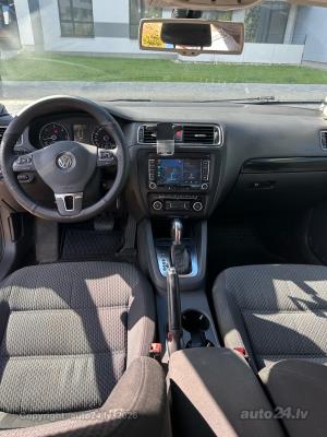Volkswagen Jetta 2012 Rīga, ar dzinēja tilpumu 1.60 L un nobraukumu 400 tūkst. km par 4000 €, foto 9 vietnē AUTOMOTO.COM.LV