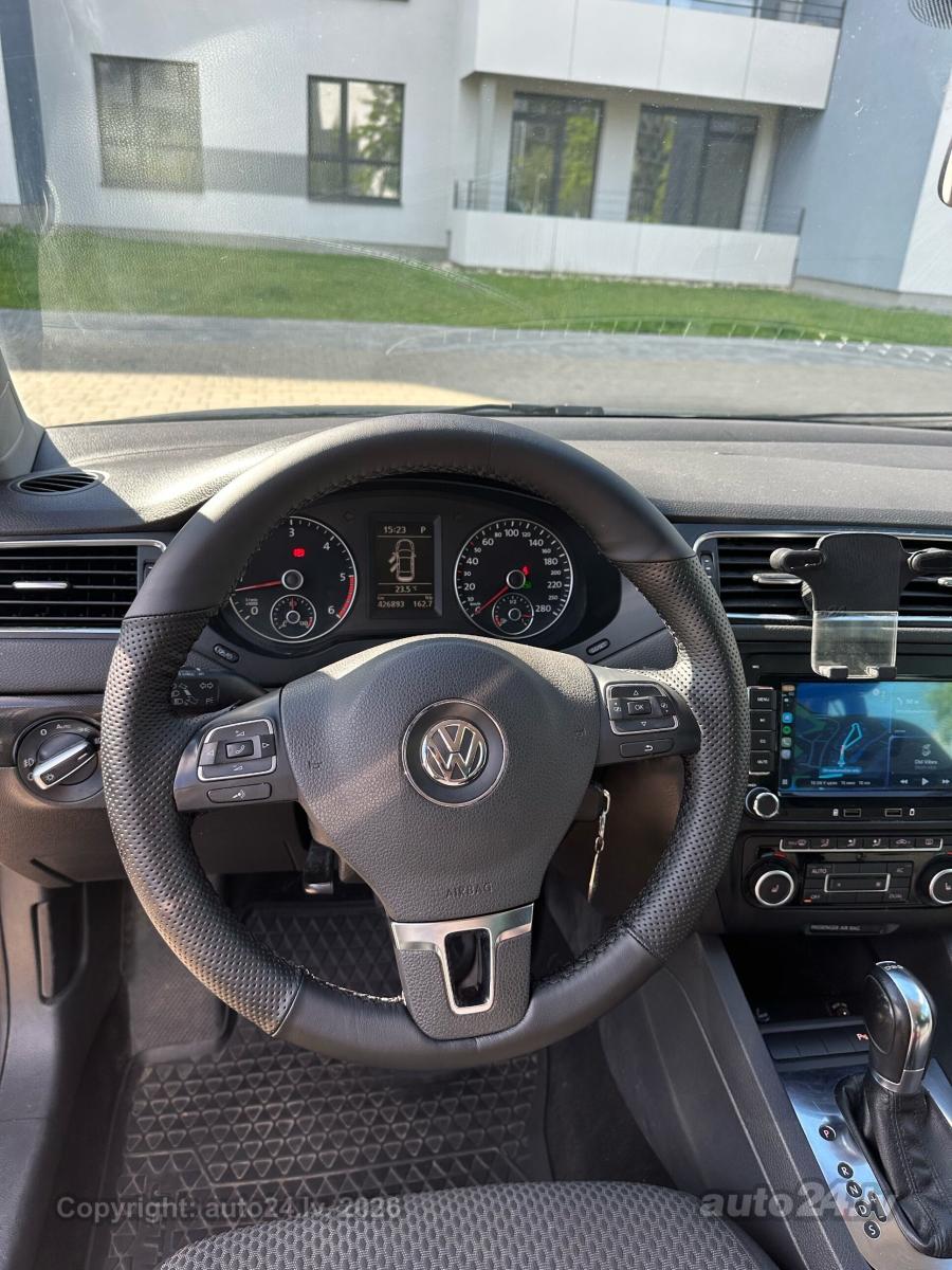 Volkswagen Jetta 2012 Rīga, ar dzinēja tilpumu 1.60 L un nobraukumu 400 tūkst. km par 4000 €, foto 10 vietnē AUTOMOTO.COM.LV