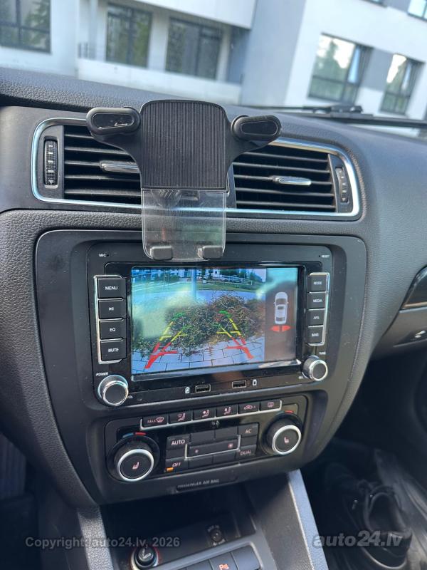 Volkswagen Jetta 2012 Rīga, ar dzinēja tilpumu 1.60 L un nobraukumu 400 tūkst. km par 4000 €, foto 11 vietnē AUTOMOTO.COM.LV