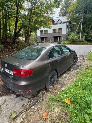Volkswagen Jetta 2012 Viļņa, ar dzinēja tilpumu 1.60 L un nobraukumu 297 tūkst. km par 1350 €, foto 4 vietnē AUTOMOTO.COM.LV