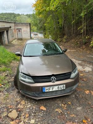 Volkswagen Jetta 2012 Viļņa, ar dzinēja tilpumu 1.60 L un nobraukumu 297 tūkst. km par 1350 €, foto 5 vietnē AUTOMOTO.COM.LV