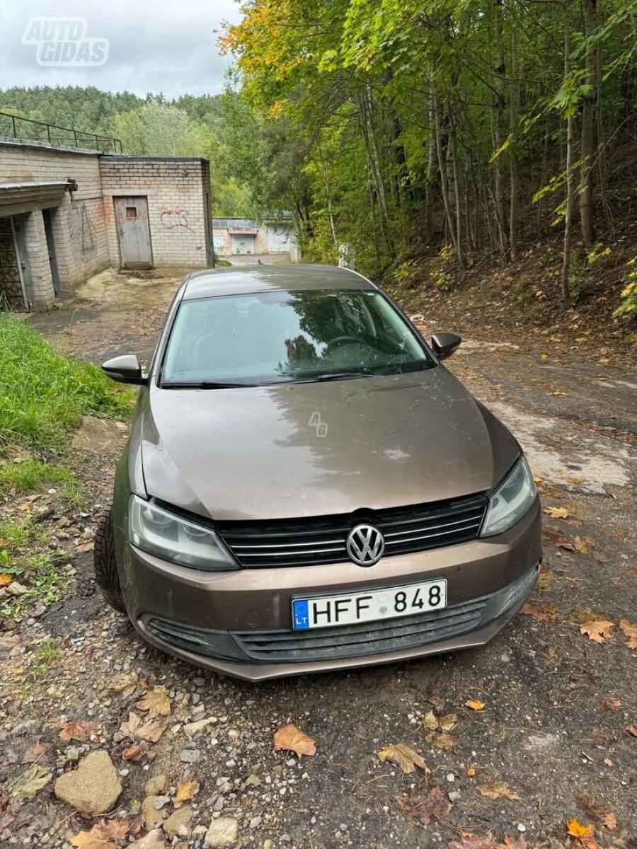 Volkswagen Jetta 2012 Viļņa, ar dzinēja tilpumu 1.60 L un nobraukumu 297 tūkst. km par 1350 €, foto 5 vietnē AUTOMOTO.COM.LV