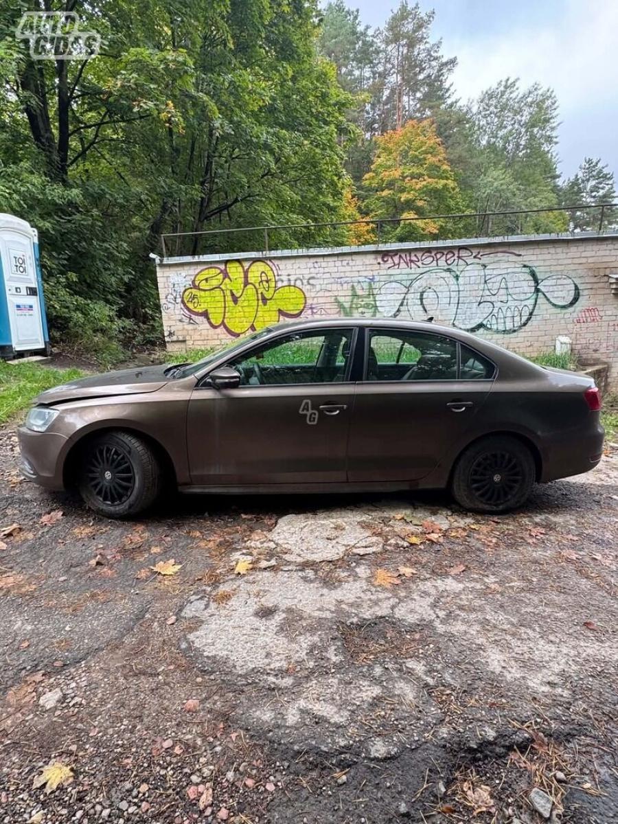 Volkswagen Jetta 2012 Viļņa, ar dzinēja tilpumu 1.60 L un nobraukumu 297 tūkst. km par 1350 €, foto 6 vietnē AUTOMOTO.COM.LV