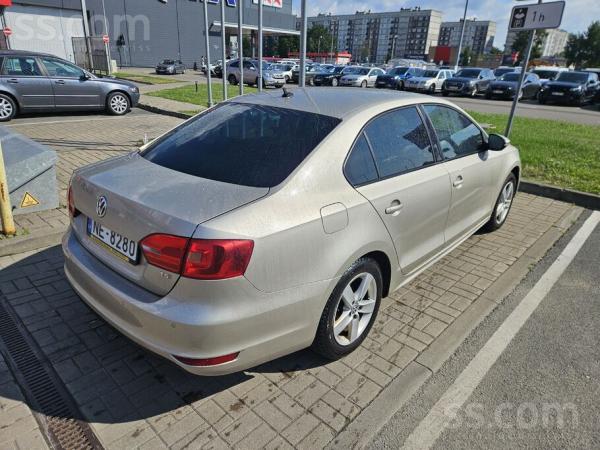 Volkswagen Jetta 2013 in Riga, with an engine capacity of 1.40 L and mileage of 261 thousand km for 4000 €, photo 2 on AUTOMOTO.COM.LV