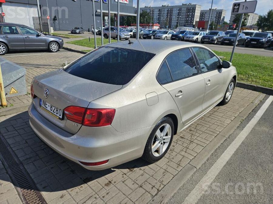 Volkswagen Jetta 2013 in Riga, with an engine capacity of 1.40 L and mileage of 261 thousand km for 4000 €, photo 2 on AUTOMOTO.COM.LV