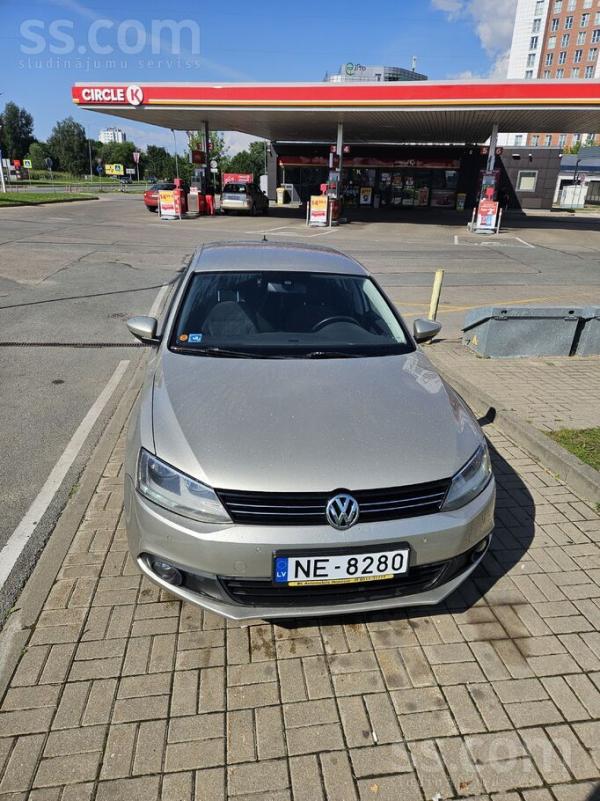 Volkswagen Jetta 2013 in Riga, with an engine capacity of 1.40 L and mileage of 261 thousand km for 4000 €, photo 3 on AUTOMOTO.COM.LV