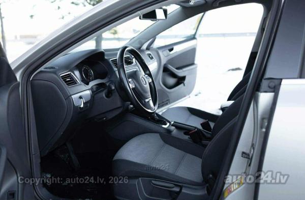 Volkswagen Jetta 2013 in Tallinn, with an engine capacity of 1.40 L and mileage of 208 thousand km for 6900 €, photo 9 on AUTOMOTO.COM.LV