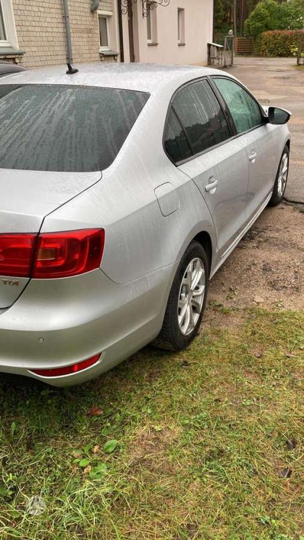 Volkswagen Jetta 2013 Viļņa, ar dzinēja tilpumu 1.60 L un nobraukumu 237 tūkst. km par 2200 €, foto 5 vietnē AUTOMOTO.COM.LV
