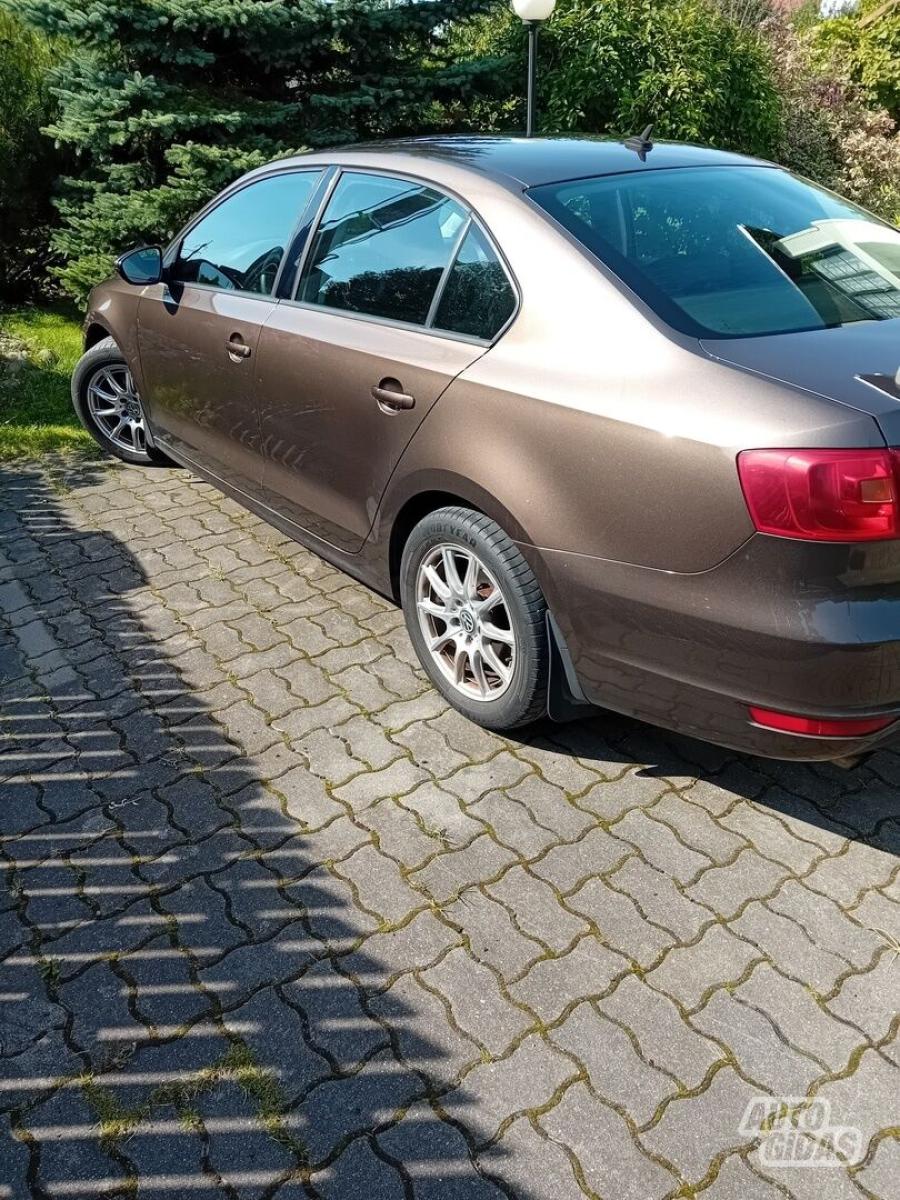 Volkswagen Jetta 2013 Viļņa, ar dzinēja tilpumu 1.20 L un nobraukumu 188 tūkst. km par 4300 €, foto 13 vietnē AUTOMOTO.COM.LV