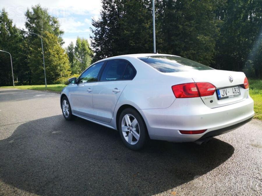Volkswagen Jetta 2013 in Riga, with an engine capacity of 1.40 L and mileage of 166 thousand km for 4000 €, photo 5 on AUTOMOTO.COM.LV