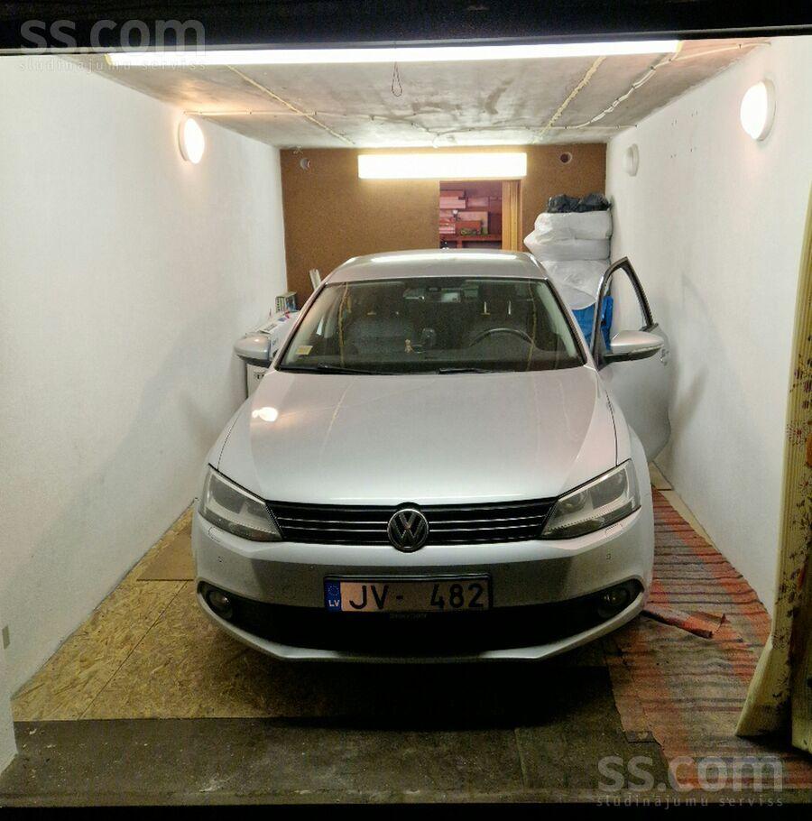 Volkswagen Jetta 2013 in Riga, with an engine capacity of 1.40 L and mileage of 166 thousand km for 4000 €, photo 12 on AUTOMOTO.COM.LV