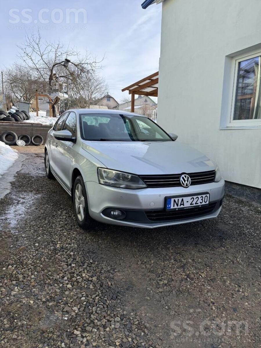 Volkswagen Jetta 2013 Rēzekne, ar dzinēja tilpumu 1.60 L un nobraukumu 391 tūkst. km par 4600 €, foto 3 vietnē AUTOMOTO.COM.LV