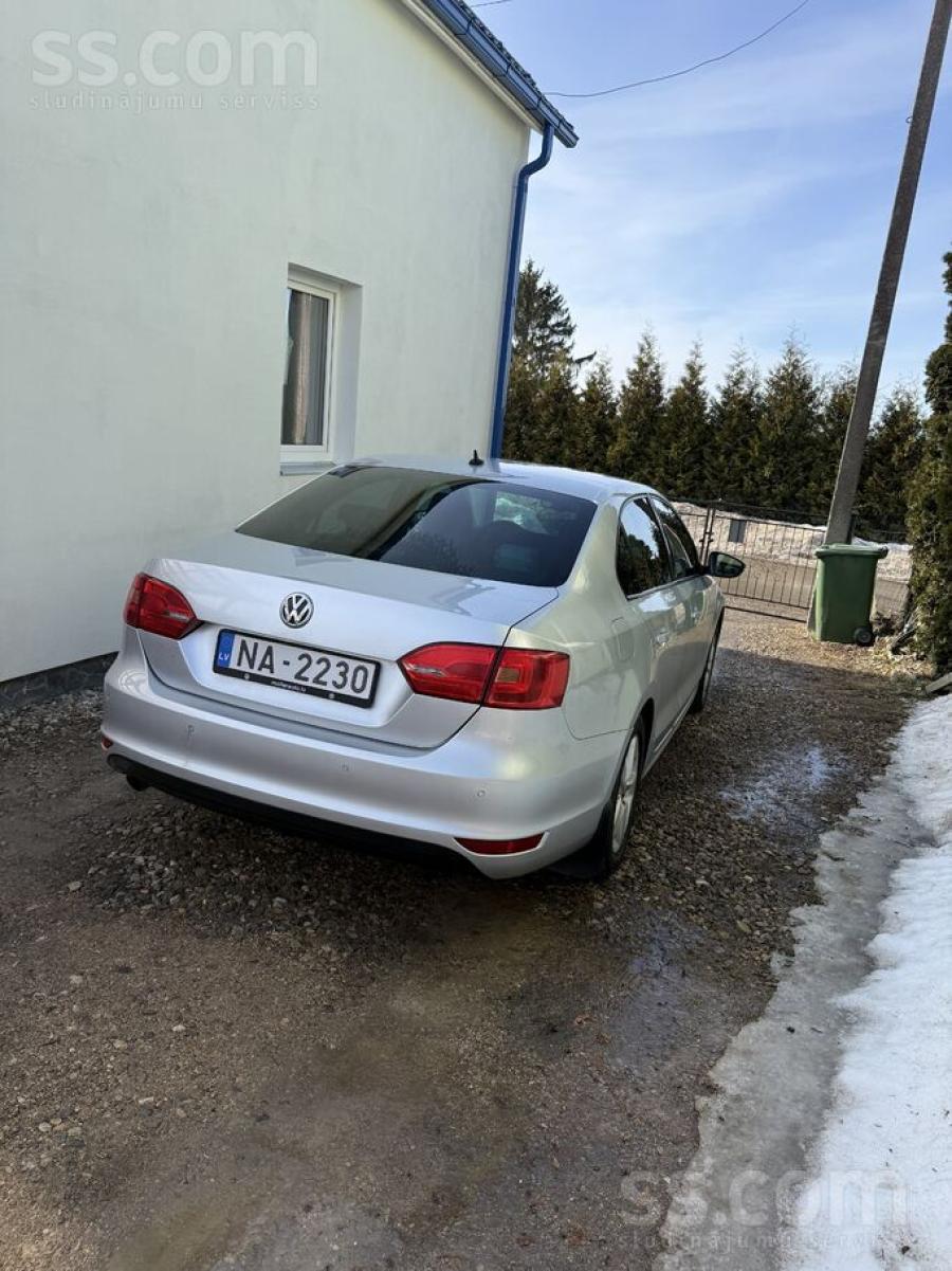 Volkswagen Jetta 2013 Rēzekne, ar dzinēja tilpumu 1.60 L un nobraukumu 391 tūkst. km par 4600 €, foto 4 vietnē AUTOMOTO.COM.LV