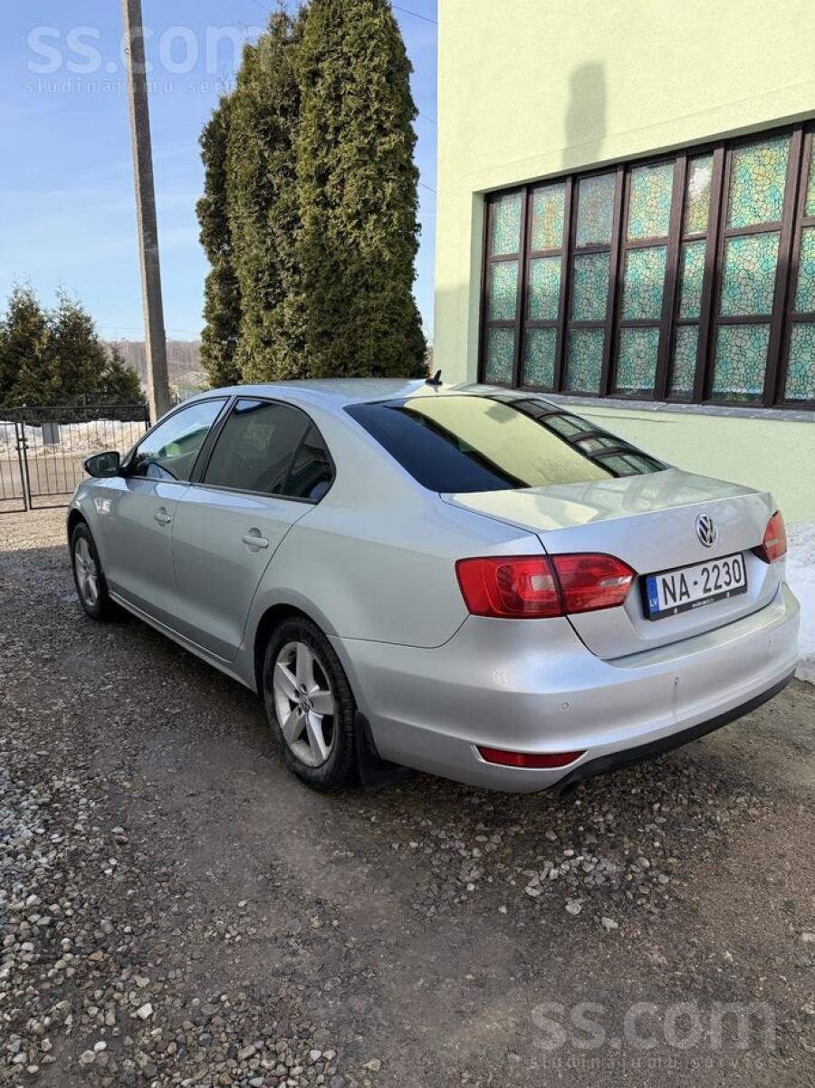 Volkswagen Jetta 2013 Rēzekne, ar dzinēja tilpumu 1.60 L un nobraukumu 391 tūkst. km par 4600 €, foto 5 vietnē AUTOMOTO.COM.LV