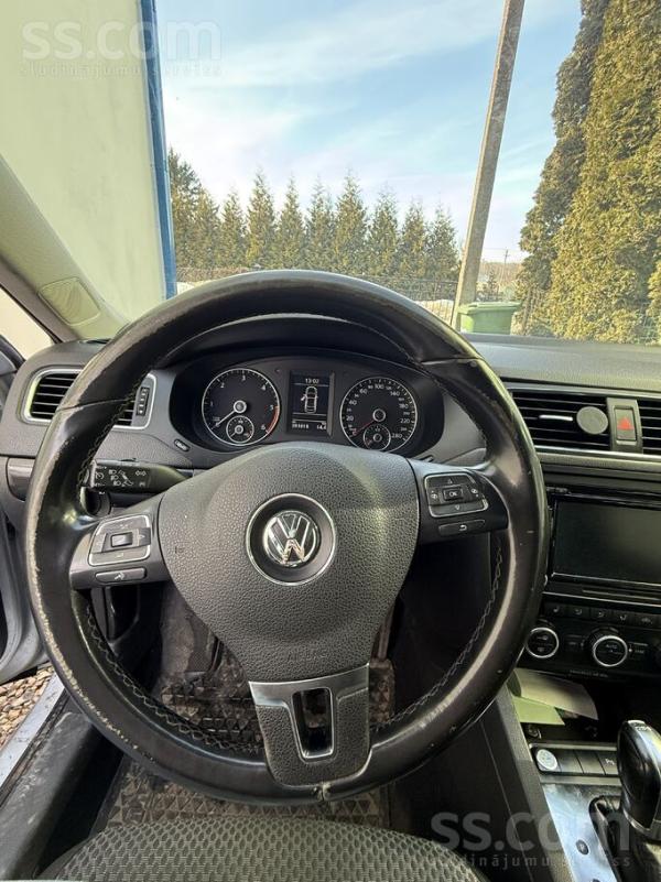 Volkswagen Jetta 2013 in Rezekne, with an engine capacity of 1.60 L and mileage of 391 thousand km for 4600 €, photo 5 on AUTOMOTO.COM.LV