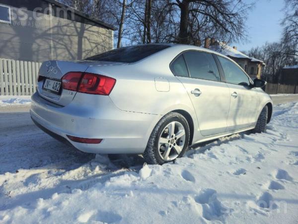 Volkswagen Jetta 2013 Rīga, ar dzinēja tilpumu 1.40 L un nobraukumu 163 tūkst. km par 5800 €, foto 2 vietnē AUTOMOTO.COM.LV