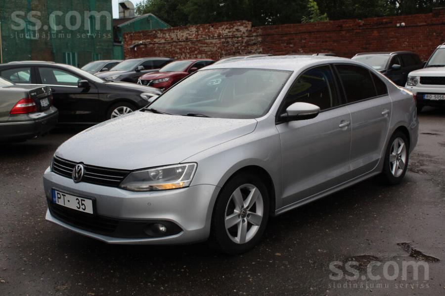 Volkswagen Jetta 2013 in Liepaja, with an engine capacity of 1.60 L and mileage of 156 thousand km for 5750 €, photo 3 on AUTOMOTO.COM.LV