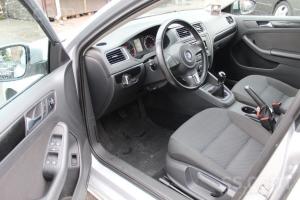 Volkswagen Jetta 2013 in Liepaja, with an engine capacity of 1.60 L and mileage of 156 thousand km for 5750 €, photo 6 on AUTOMOTO.COM.LV