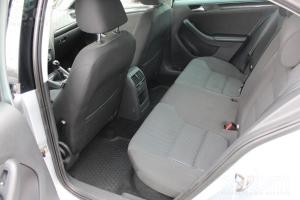 Volkswagen Jetta 2013 in Liepaja, with an engine capacity of 1.60 L and mileage of 156 thousand km for 5750 €, photo 7 on AUTOMOTO.COM.LV