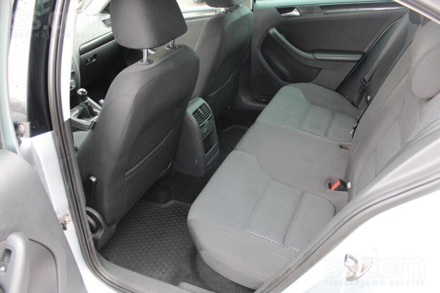 Volkswagen Jetta 2013 in Liepaja, with an engine capacity of 1.60 L and mileage of 156 thousand km for 5750 €, photo 7 on AUTOMOTO.COM.LV