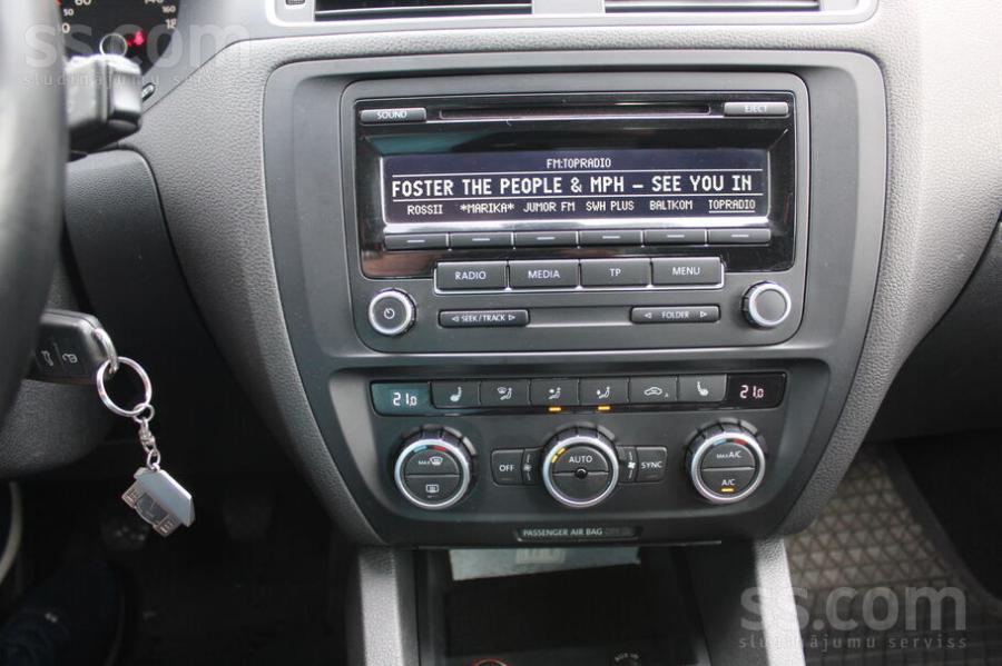 Volkswagen Jetta 2013 in Liepaja, with an engine capacity of 1.60 L and mileage of 156 thousand km for 5750 €, photo 11 on AUTOMOTO.COM.LV