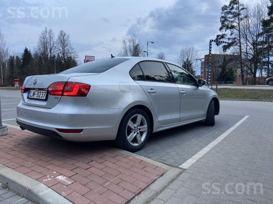 Volkswagen Jetta 2014 Rīga, ar dzinēja tilpumu 1.60 L un nobraukumu 335 tūkst. km par 4230 €, foto 3 vietnē AUTOMOTO.COM.LV