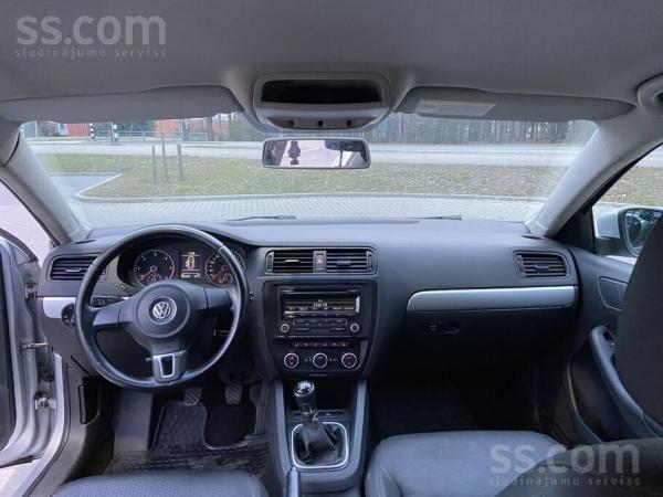 Volkswagen Jetta 2014 Rīga, ar dzinēja tilpumu 1.60 L un nobraukumu 335 tūkst. km par 4230 €, foto 4 vietnē AUTOMOTO.COM.LV