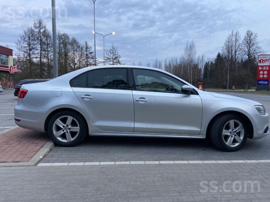 Volkswagen Jetta 2014 Rīga, ar dzinēja tilpumu 1.60 L un nobraukumu 335 tūkst. km par 4230 €, foto 6 vietnē AUTOMOTO.COM.LV
