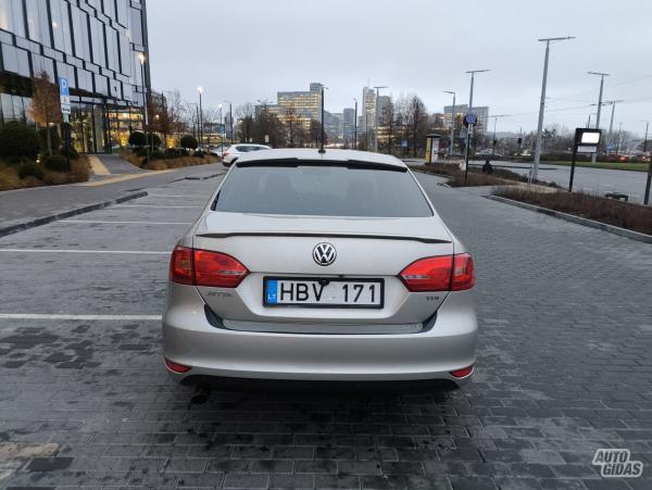 Volkswagen Jetta 2014 Viļņa, ar dzinēja tilpumu 1.60 L un nobraukumu 158 tūkst. km par 3550 €, foto 5 vietnē AUTOMOTO.COM.LV
