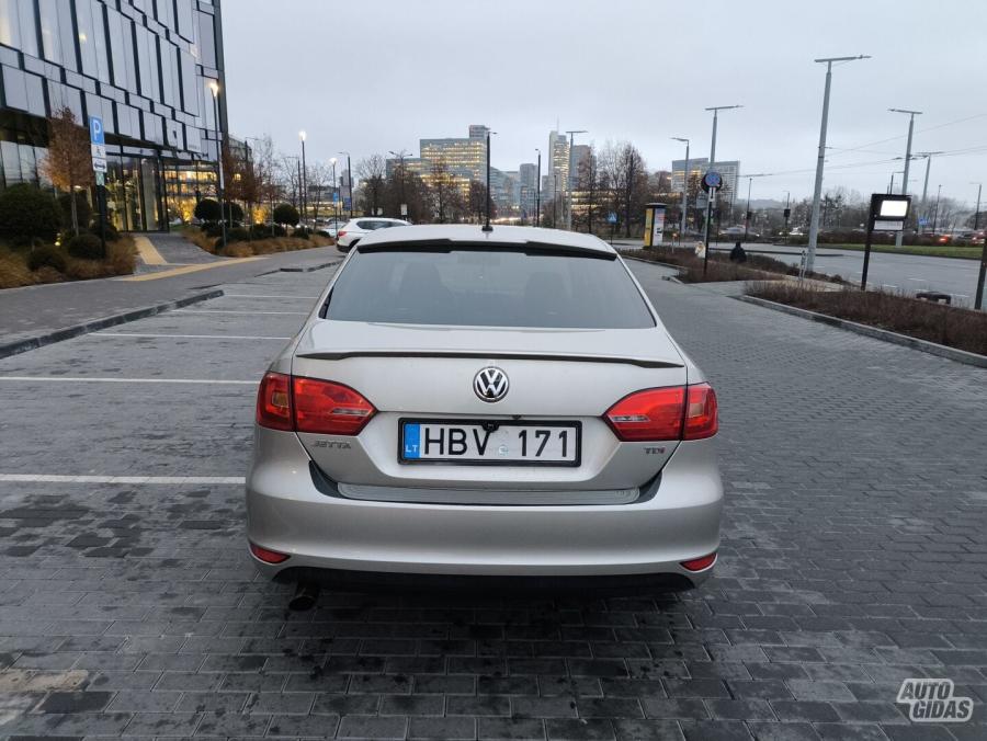 Volkswagen Jetta 2014 Viļņa, ar dzinēja tilpumu 1.60 L un nobraukumu 158 tūkst. km par 3550 €, foto 5 vietnē AUTOMOTO.COM.LV