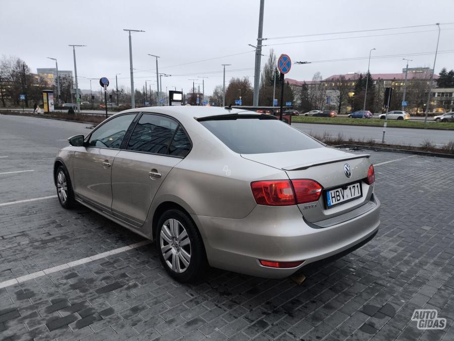 Volkswagen Jetta 2014 Viļņa, ar dzinēja tilpumu 1.60 L un nobraukumu 158 tūkst. km par 3550 €, foto 7 vietnē AUTOMOTO.COM.LV