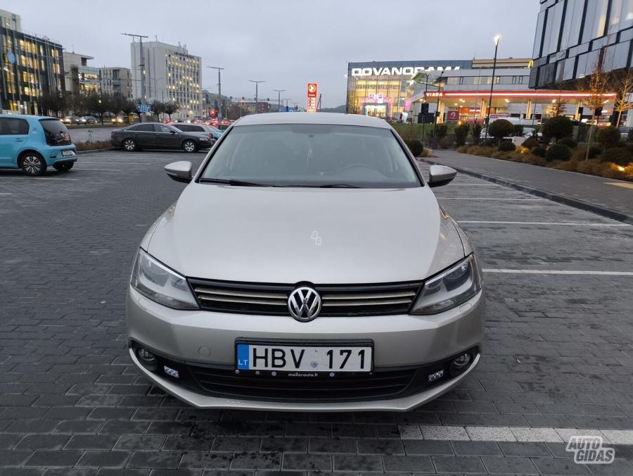 Volkswagen Jetta 2014 in Vilnius, with an engine capacity of 1.60 L and mileage of 158 thousand km for 3550 €, photo 1 on AUTOMOTO.COM.LV