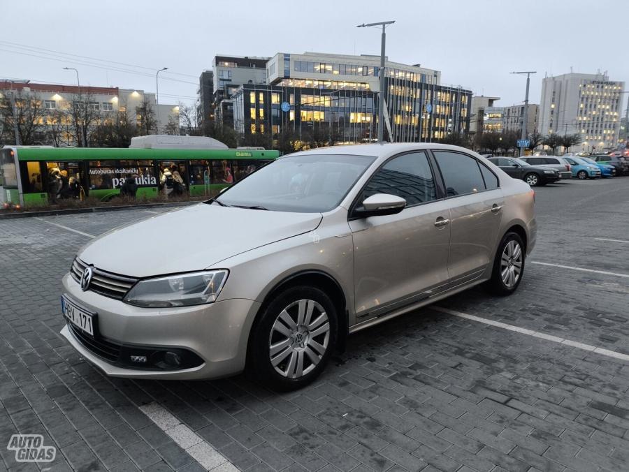 Volkswagen Jetta 2014 Viļņa, ar dzinēja tilpumu 1.60 L un nobraukumu 158 tūkst. km par 3600 €, foto 2 vietnē AUTOMOTO.COM.LV