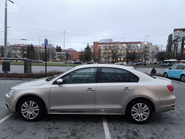 Volkswagen Jetta 2014 in Vilnius, with an engine capacity of 1.60 L and mileage of 158 thousand km for 3590 €, photo 8 on AUTOMOTO.COM.LV