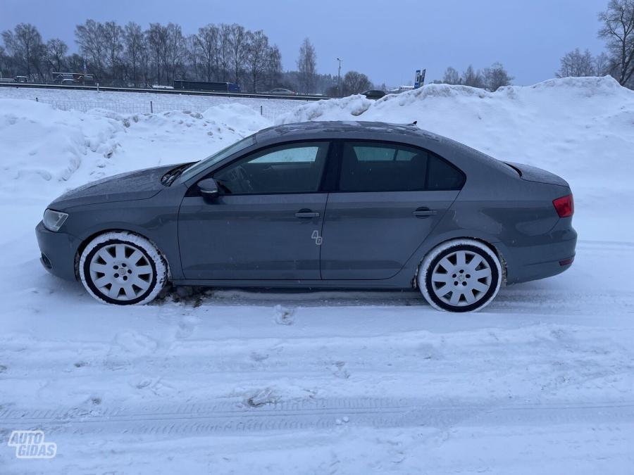 Volkswagen Jetta 2014 Viļņa, ar dzinēja tilpumu 1.60 L un nobraukumu 314 tūkst. km par 3350 €, foto 3 vietnē AUTOMOTO.COM.LV