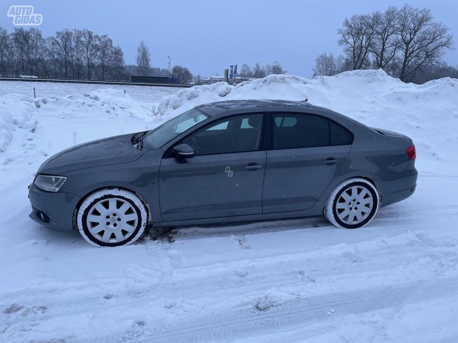 Volkswagen Jetta 2014 Viļņa, ar dzinēja tilpumu 1.60 L un nobraukumu 314 tūkst. km par 3350 €, foto 4 vietnē AUTOMOTO.COM.LV