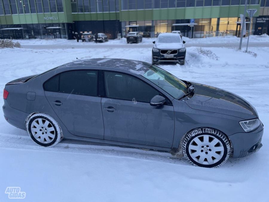 Volkswagen Jetta 2014 Viļņa, ar dzinēja tilpumu 1.60 L un nobraukumu 314 tūkst. km par 3350 €, foto 5 vietnē AUTOMOTO.COM.LV