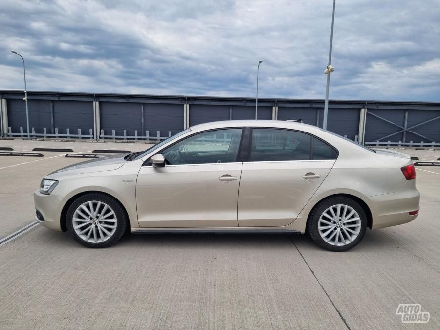 Volkswagen Jetta 2014 Kauņa, ar dzinēja tilpumu 1.40 L un nobraukumu 330 tūkst. km par 4950 €, foto 4 vietnē AUTOMOTO.COM.LV