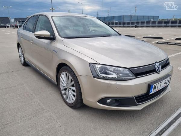 Volkswagen Jetta 2014 in Kaunas, with an engine capacity of 1.40 L and mileage of 330 thousand km for 4950 €, photo 4 on AUTOMOTO.COM.LV