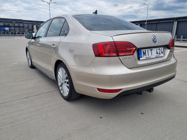 Volkswagen Jetta 2014 in Kaunas, with an engine capacity of 1.40 L and mileage of 330 thousand km for 4950 €, photo 5 on AUTOMOTO.COM.LV
