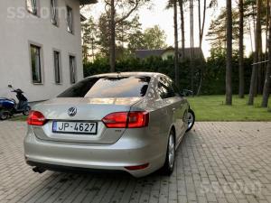 Volkswagen Jetta 2014 in Riga, with an engine capacity of 1.40 L and mileage of 110 thousand km for 4990 €, photo 5 on AUTOMOTO.COM.LV