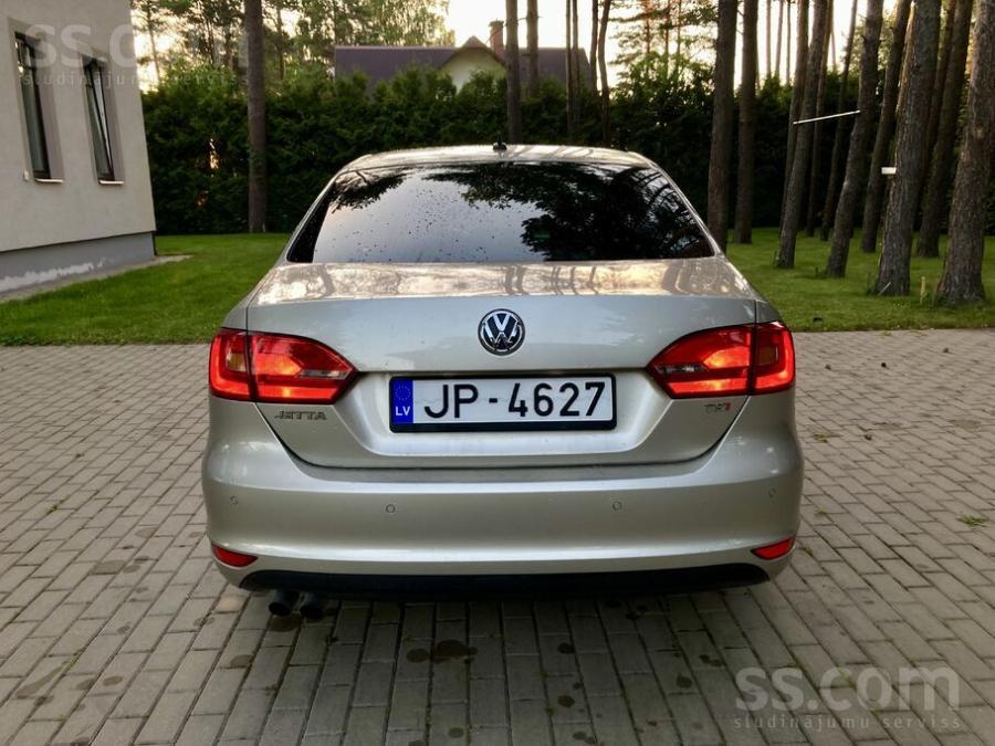 Volkswagen Jetta 2014 in Riga, with an engine capacity of 1.40 L and mileage of 110 thousand km for 4990 €, photo 8 on AUTOMOTO.COM.LV