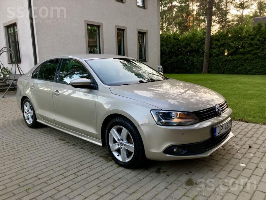 Volkswagen Jetta 2014 in Riga, with an engine capacity of 1.40 L and mileage of 110 thousand km for 4990 €, photo 9 on AUTOMOTO.COM.LV