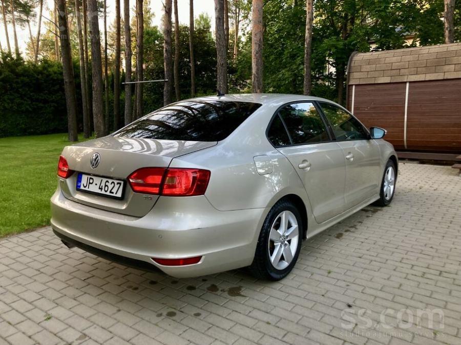 Volkswagen Jetta 2014 in Riga, with an engine capacity of 1.40 L and mileage of 110 thousand km for 4990 €, photo 11 on AUTOMOTO.COM.LV