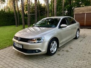 Volkswagen Jetta 2014 in Riga, with an engine capacity of 1.40 L and mileage of 110 thousand km for 4990 €, photo 12 on AUTOMOTO.COM.LV
