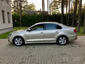 Volkswagen Jetta 2014 in Riga, with an engine capacity of 1.40 L and mileage of 110 thousand km for 4990 €, photo 13 on AUTOMOTO.COM.LV