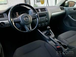 Volkswagen Jetta 2014 in Riga, with an engine capacity of 1.40 L and mileage of 110 thousand km for 4990 €, photo 16 on AUTOMOTO.COM.LV