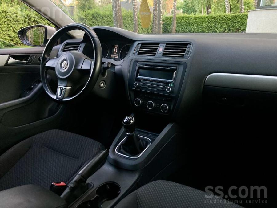 Volkswagen Jetta 2014 in Riga, with an engine capacity of 1.40 L and mileage of 110 thousand km for 4990 €, photo 18 on AUTOMOTO.COM.LV